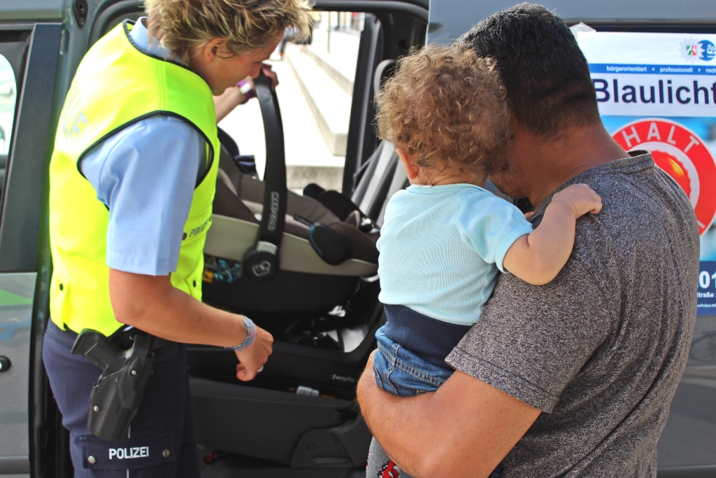 Kinder sicher als Mitfahrer im Fahrzeug befördern | Das SolingenMagazin