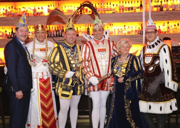 Kölner Dreigestirn empfängt offiziell das Solinger Prinzenpaar | Das ...