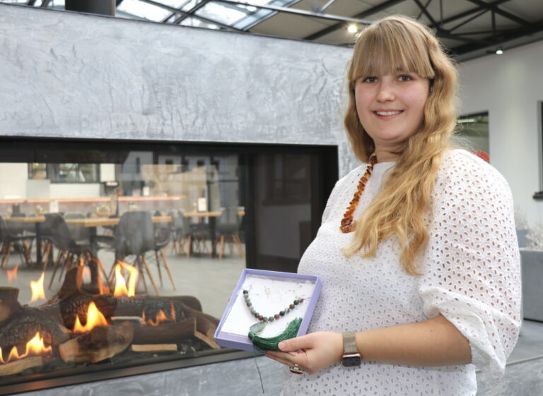 Sarah Messer bringt griechischen Kunstschmuck nach Deutschland | Das ...